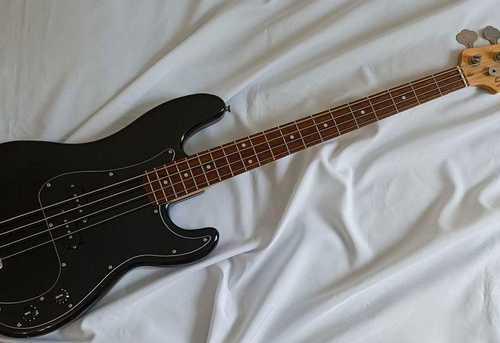 Бас-гитара Squier by Fender Precision bass 1999