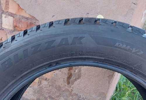 Bridgestone Blizzak DM-V2 235/55 R18