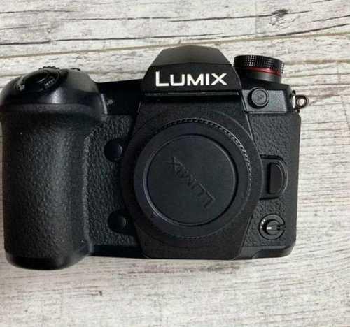 Panasonic Lumix G9   v-log