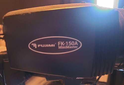 Fujimi FK-150A студийная вспышка со стойкой