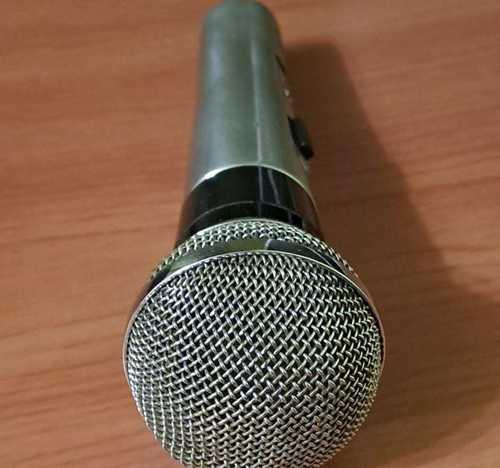 Динамический микрофон Shure SM 58