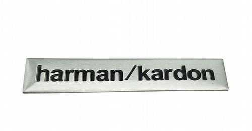 Эмблема Harman Kardon на динамик