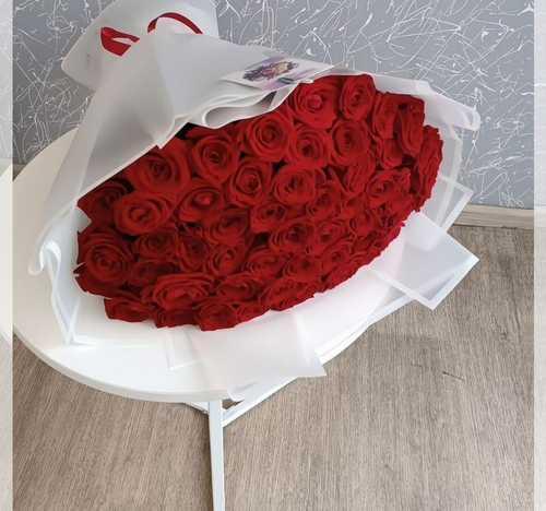 Шикарные красные розы 51 шт
