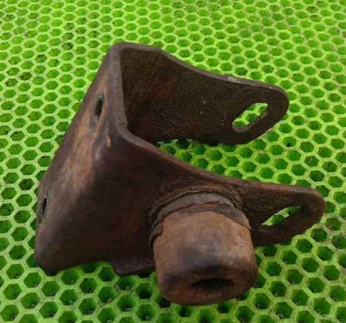 Кронштейн опоры двс Toyota Camry/Vista 1992