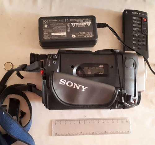 Видеокамера Sony CCD-TR3200E