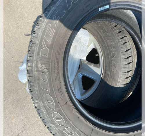 Goodyear Wrangler HP All Weather 235/65 R17 108T