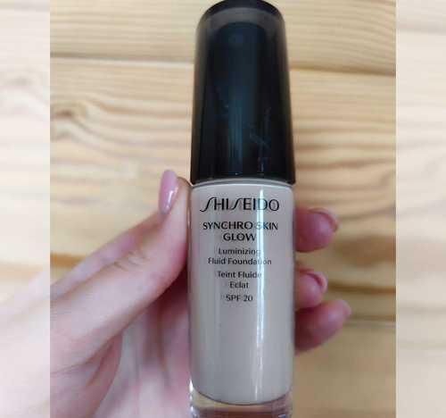 Тональный крем shiseido skin glow neutral 1