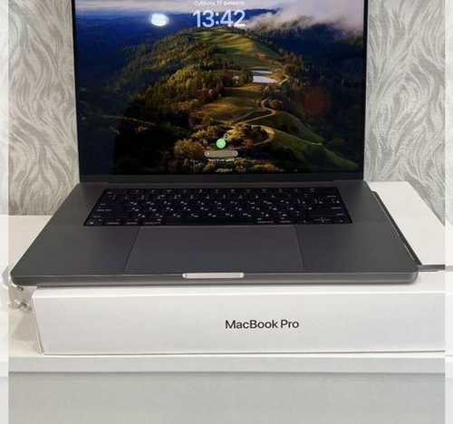MacBook Pro 16 (2021), 1024 ГБ, M1 Pro (10 ядер), RAM 16 ГБ, GPU 16-core