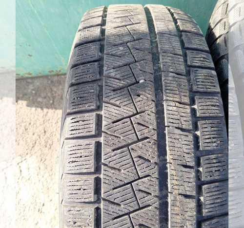 Pirelli Ice Asimmetrico 215/65 R16