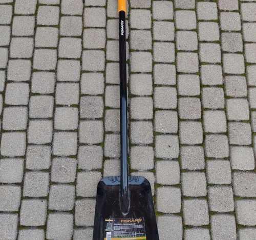 Лопата совковая fiskars