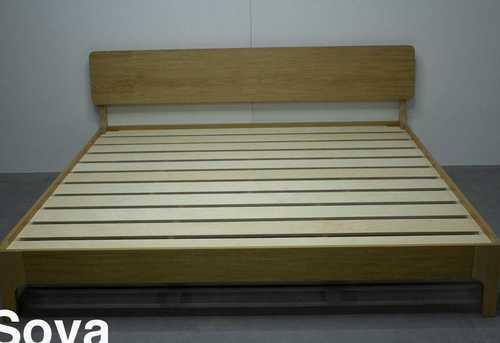 Дубовая двуспальная кровать