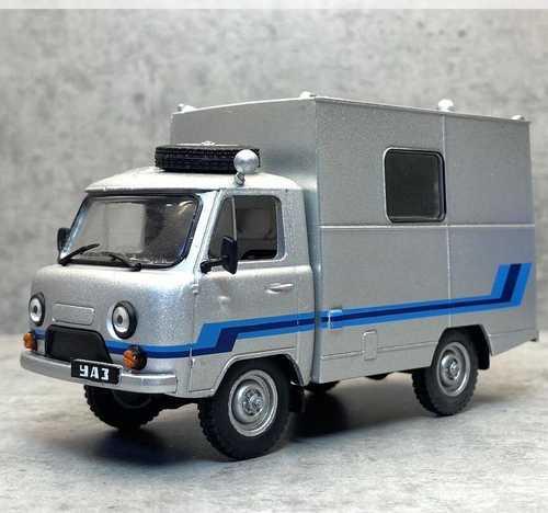 Коллекционная модель уаз-452Д пртс 1:43 DeA