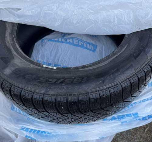Pirelli Formula Ice 195/65 R15