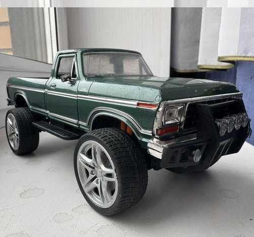 Модель автомобиля 1:24 ford f150 kustom