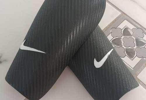 Щитки для футбола Nike