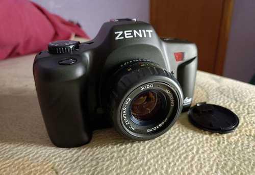 Зеркальная фотокамера Zenit KM с объективом