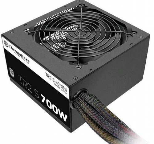 Блок питания Thermaltake ATX 700W TR2 S 80 plus white (20 4pin) apfc 120mm fan 6xsata RTL