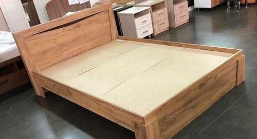 Кровать с настилом