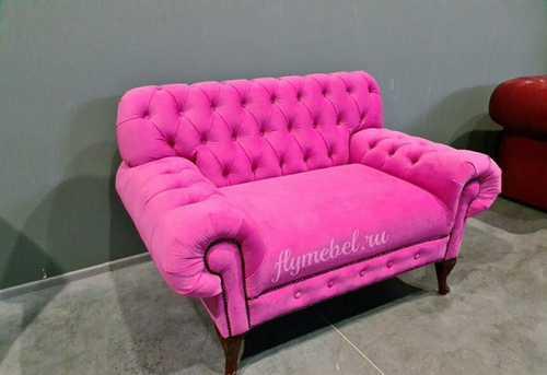 Розовый диван Луна для салона красоты
