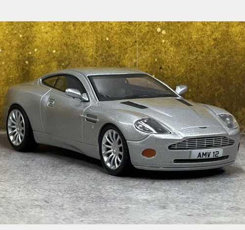 Модель aston martin 1/43 deagostini