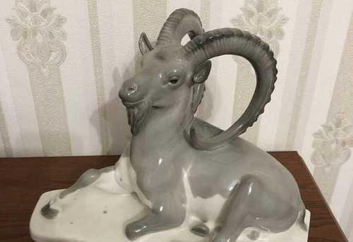 Фарфоровая статуэтка «Горный козел Архар«