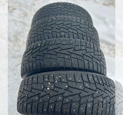 Roadstone Winguard Spike 215/55 R17