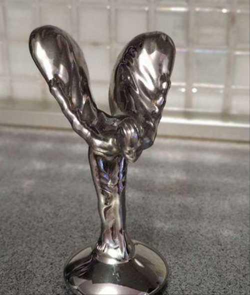 Spirit of Ecstasy 51137059876 на rolls royce