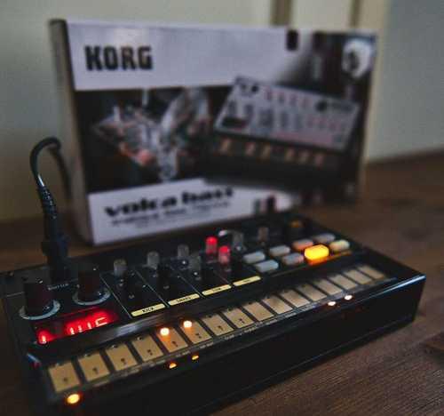 Драм-машина Korg Volca Beats