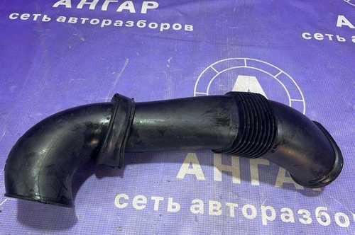 Воздушный патрубок Volkswagen Touareg 7L 5.0 AYH