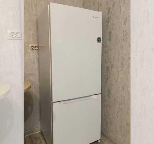 Продам отличный холодильник