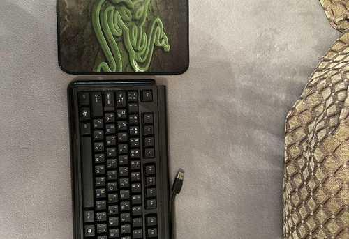 Игровая клавиатура и коврик для мышки Razer