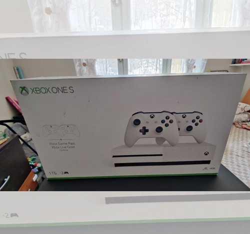 Xbox one s 1tb с двумя геймпадами