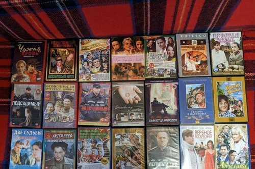 500 DVD-дисков с фильмами и сериалами