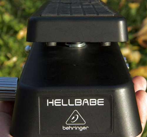 Педаль эффектов Behringer HB01 Hell Babe Wah