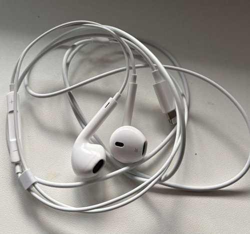 Наушники Apple EarPods Lightning (Белый)