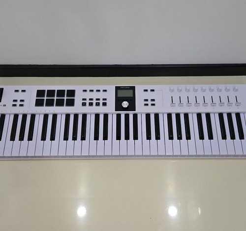 Midi клавиатура Arturia KeyLab Essential 61 MK3
