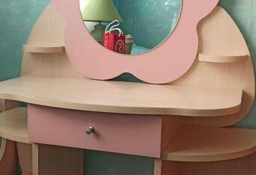 Туалетный столик с зеркалом для девочки