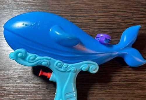 Водяной пистолет игрушечный