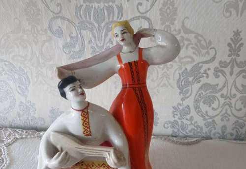 Фарфоровая статуэтка "Танцующая пара"