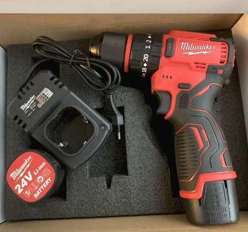 Шуруповерт бесщеточный ударный Milwaukee 24V