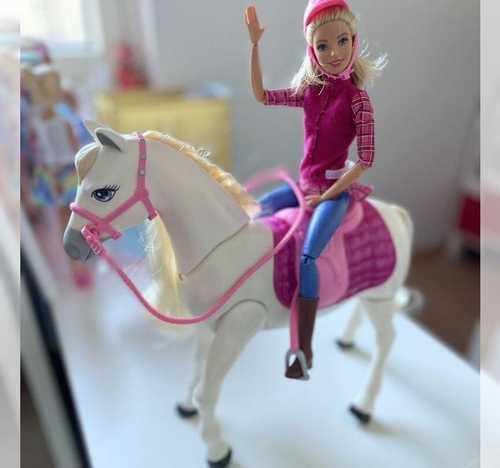 Barbie кукла и танцующая лошадь