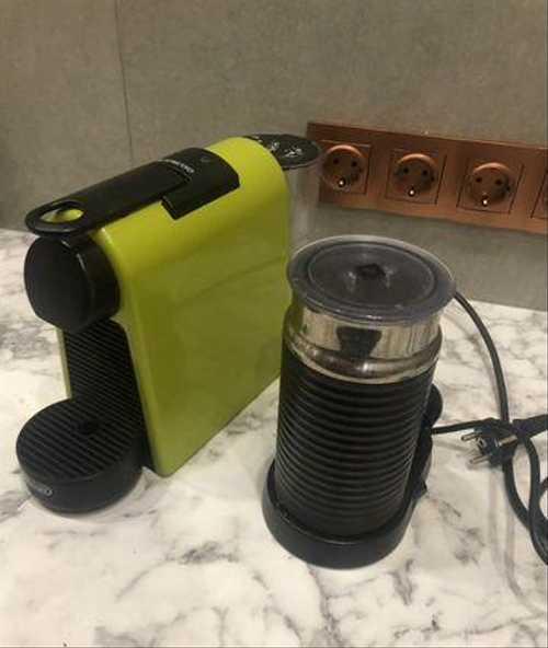 Кофемашина и вспениватель для молока Nespresso