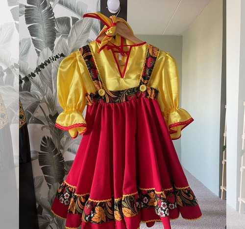 Костюм для народных танцев Клубничка