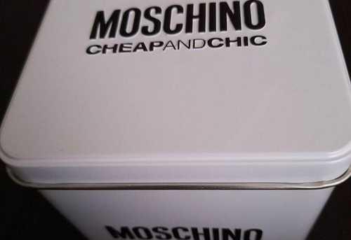 Часы Moschino