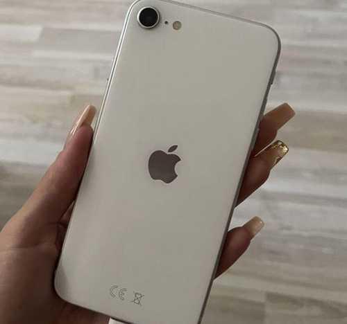 iPhone SE, 64 ГБ