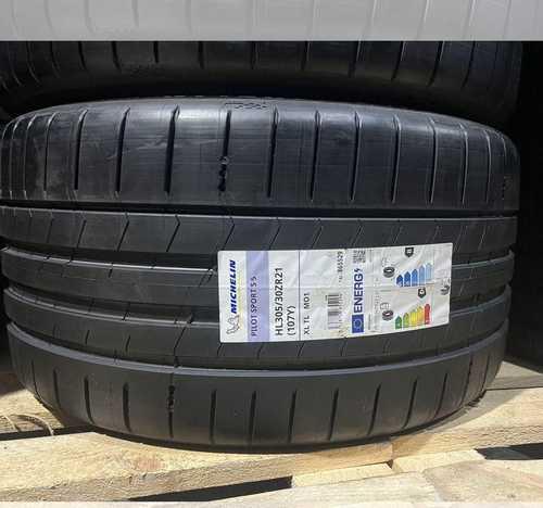 Michelin Pilot Sport S 5 305/30 R21 и 275/35 R21 104Y