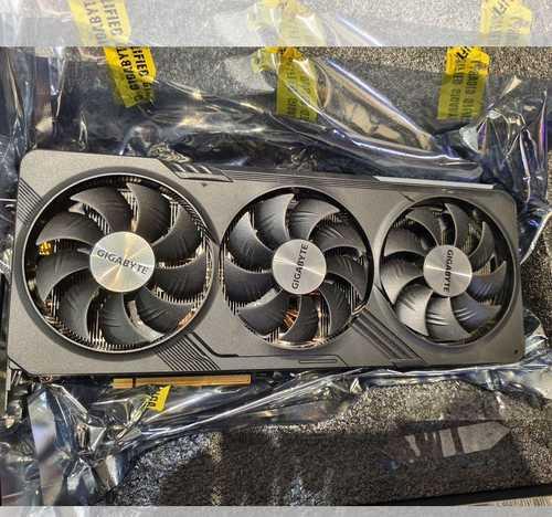 Gigabyte AMD Radeon RX 7700 XT gaming OC