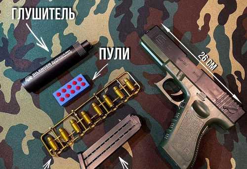 Пистолет Glock-18 с пулями и гильзами