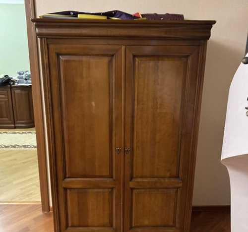 Шкаф итальянский натуральное дерево