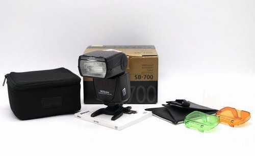 Фотовспышка Nikon Speedlight SB-700 в упаковке
